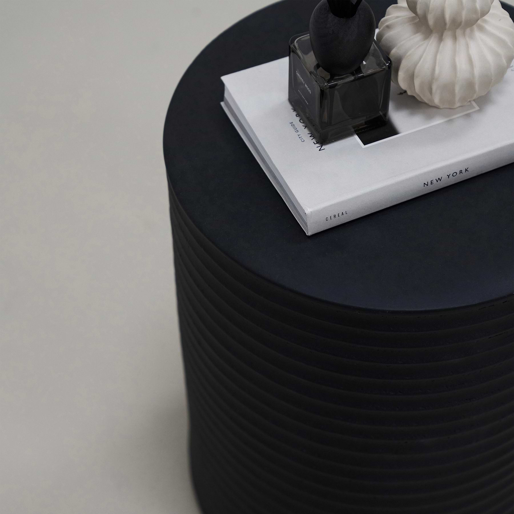 Minimal Onyx Ribbed Side Table - Raya