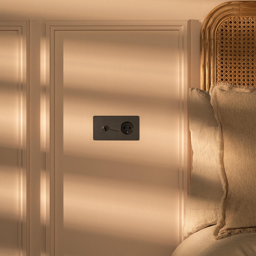 Double Toggle & Danish Module Round Bronze Black | Switches & sockets