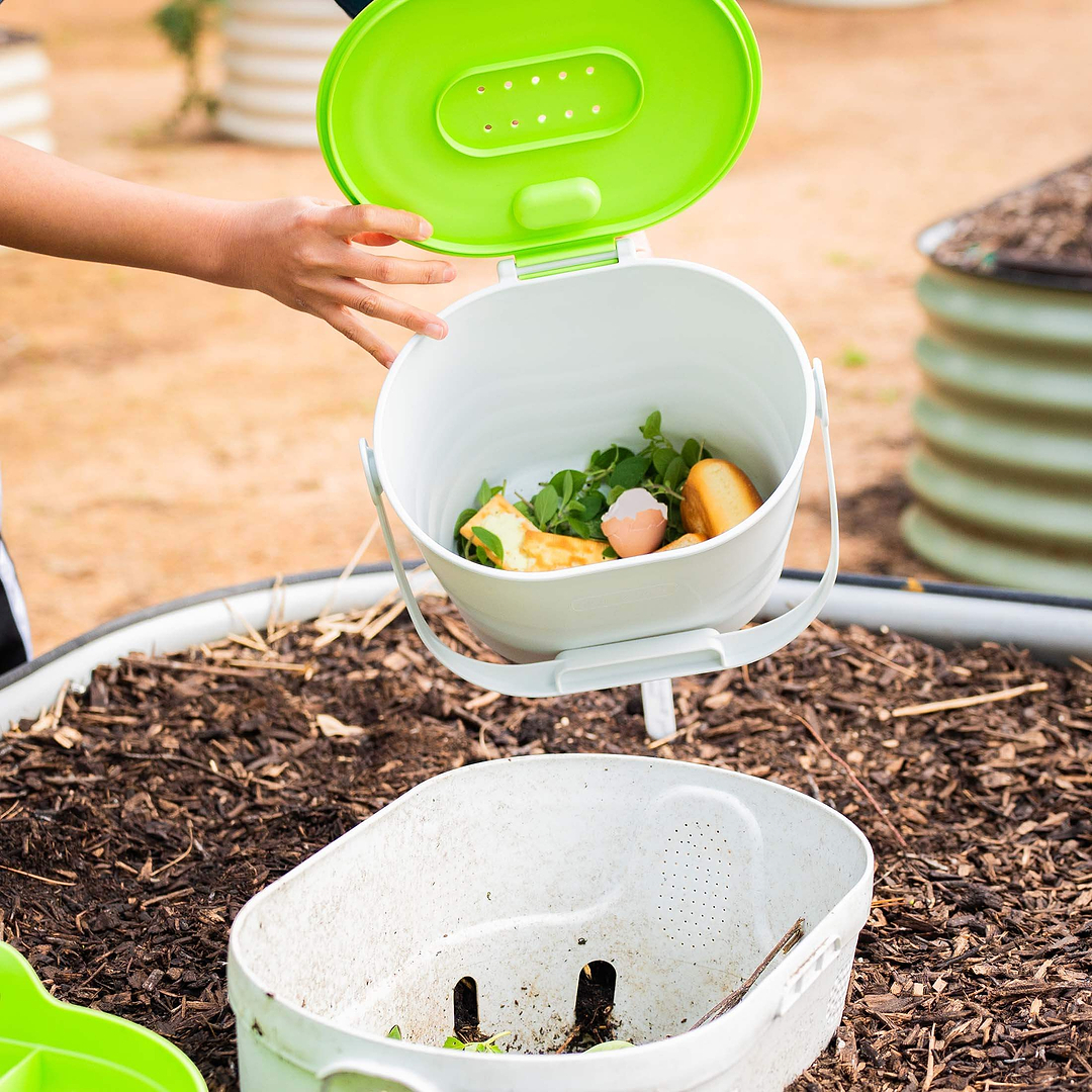 Vego Compost Caddy: Easy Kitchen-to-Garden Composting