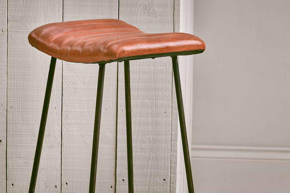 Narwana Ribbed Leather Stool – nkuku