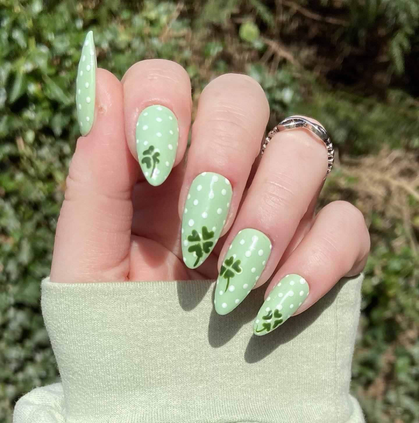 7 St. Patrick s Day Nail Ideas to Celebrate the Luck O the Irish Mylee Mylee
